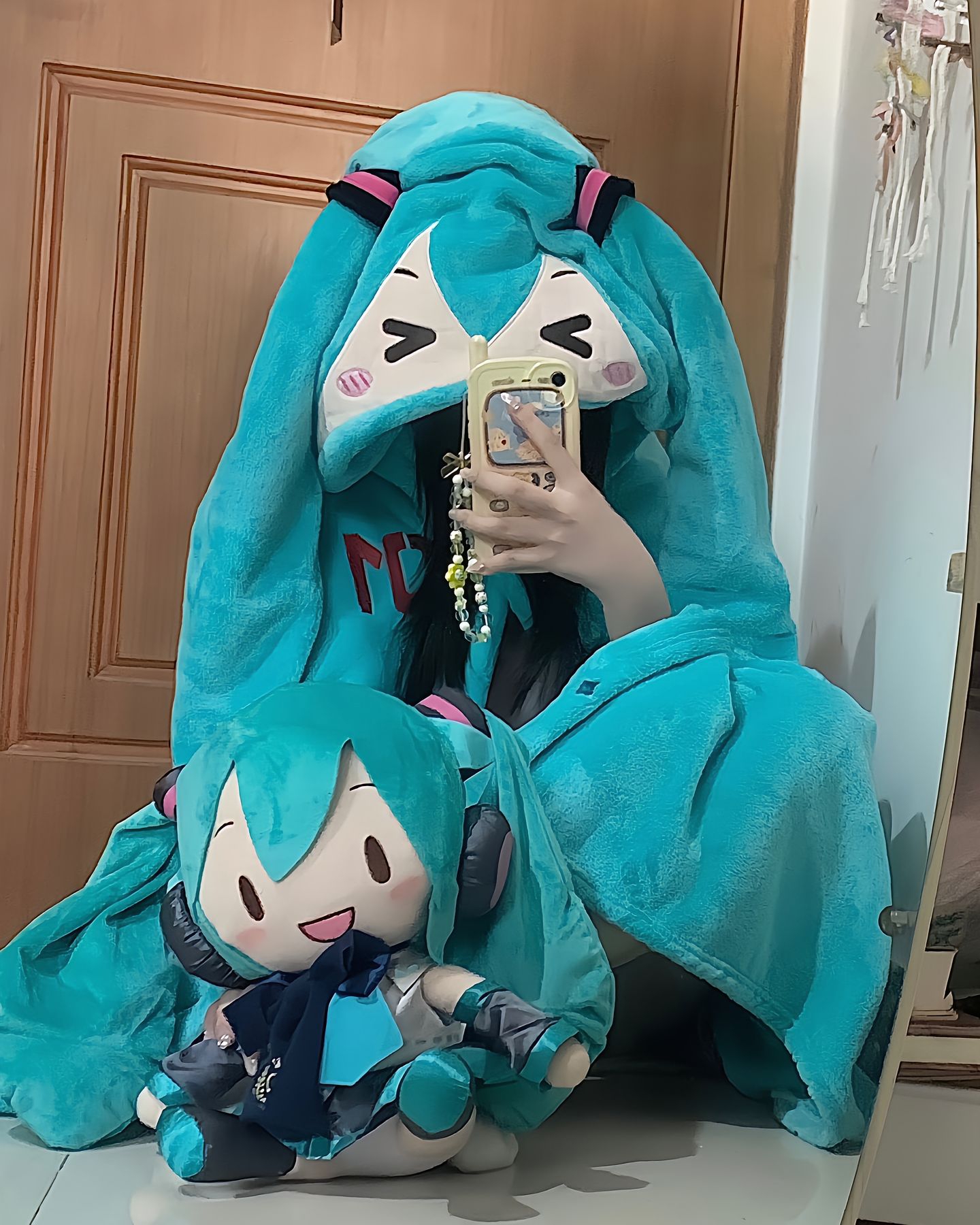 Hatsune Miku hooded air conditioning blanket miku plush cloak large cap ...