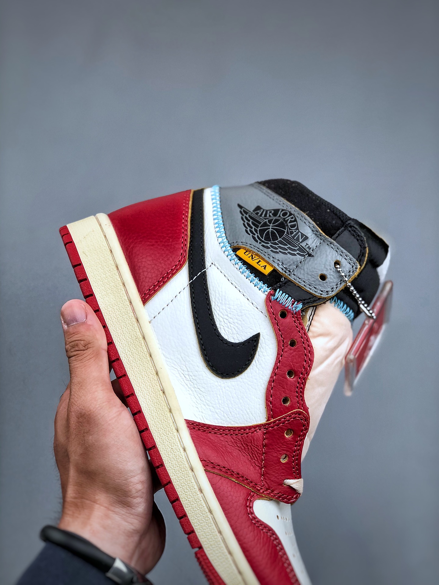 High top basketball shoes Union x Air Jordan 1 Retro High HV8563-600 ...