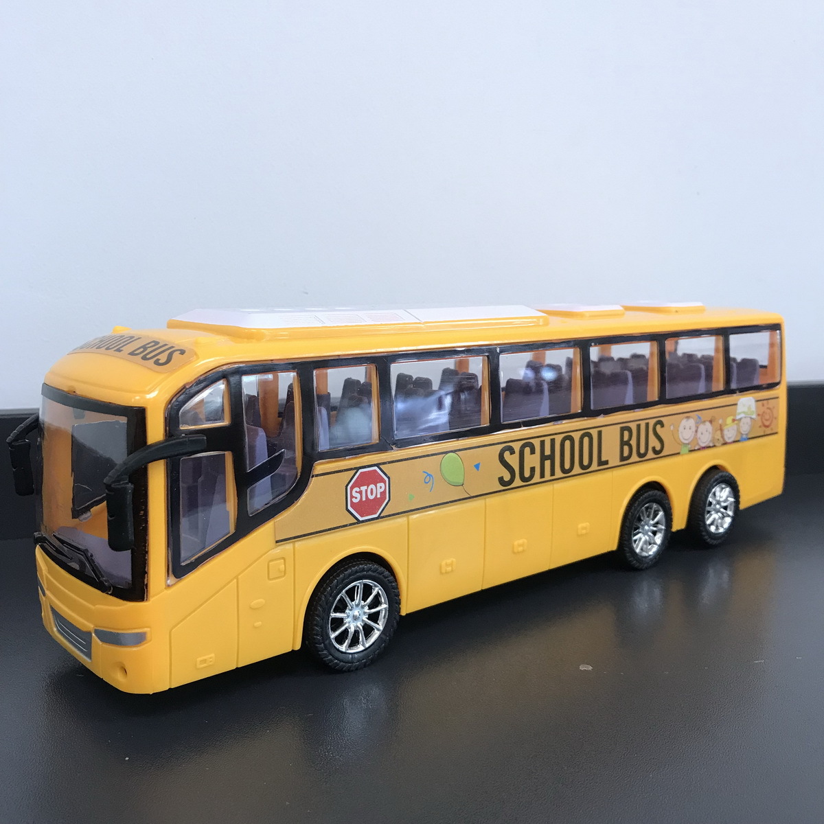 iBliver 32cm School Bus Toy for Toddlers, 1/16 Scale Die Cast Plastic ...