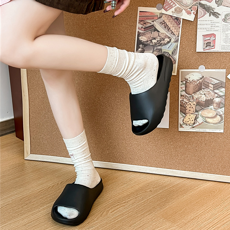 Selipar anti slip fashionable EVA dengan sole lembut untuk memakai ...