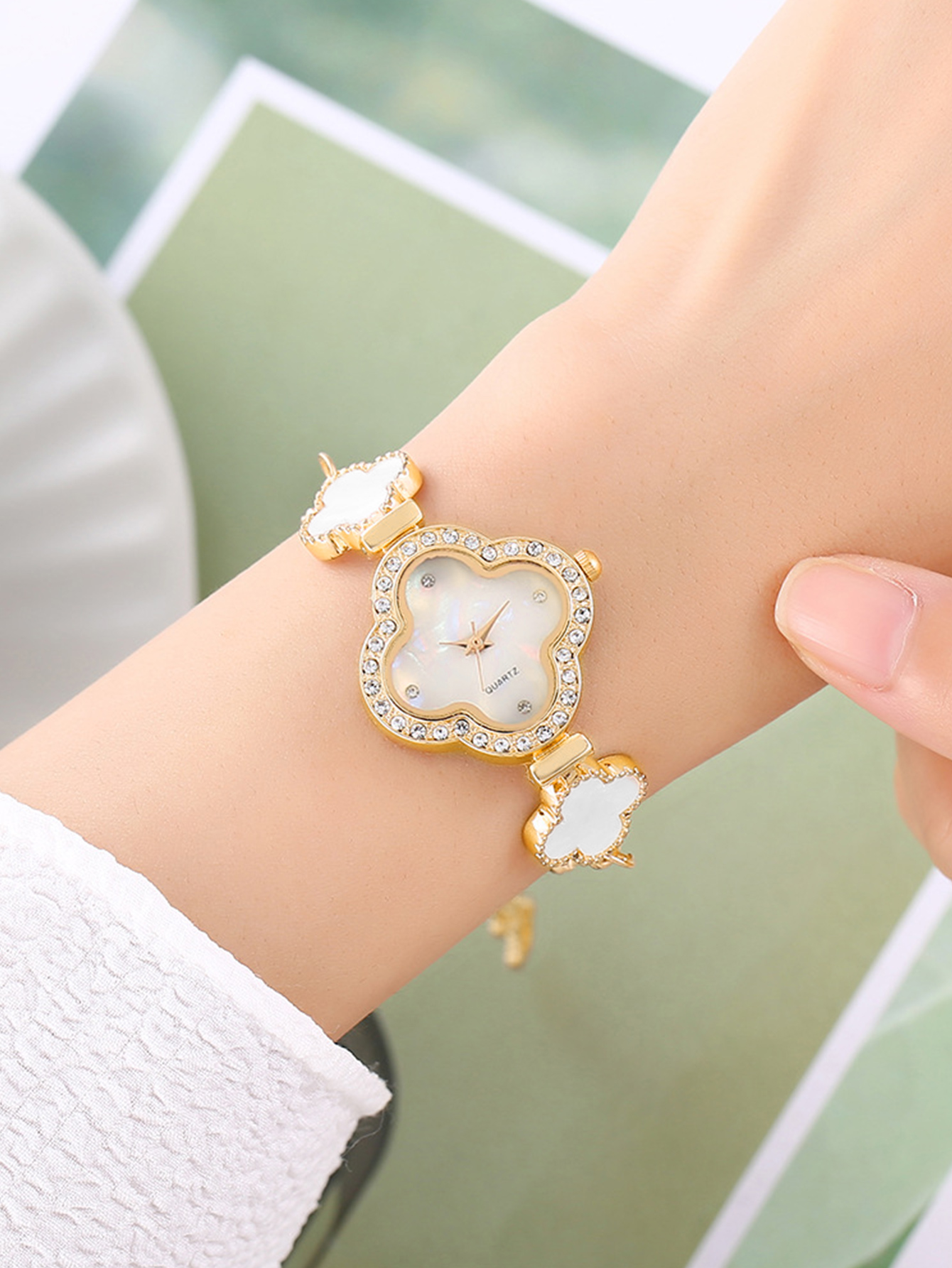 LUCKYFOX Box Women's Watch Fashion Temperament Advanced Sense Four-leaf ...