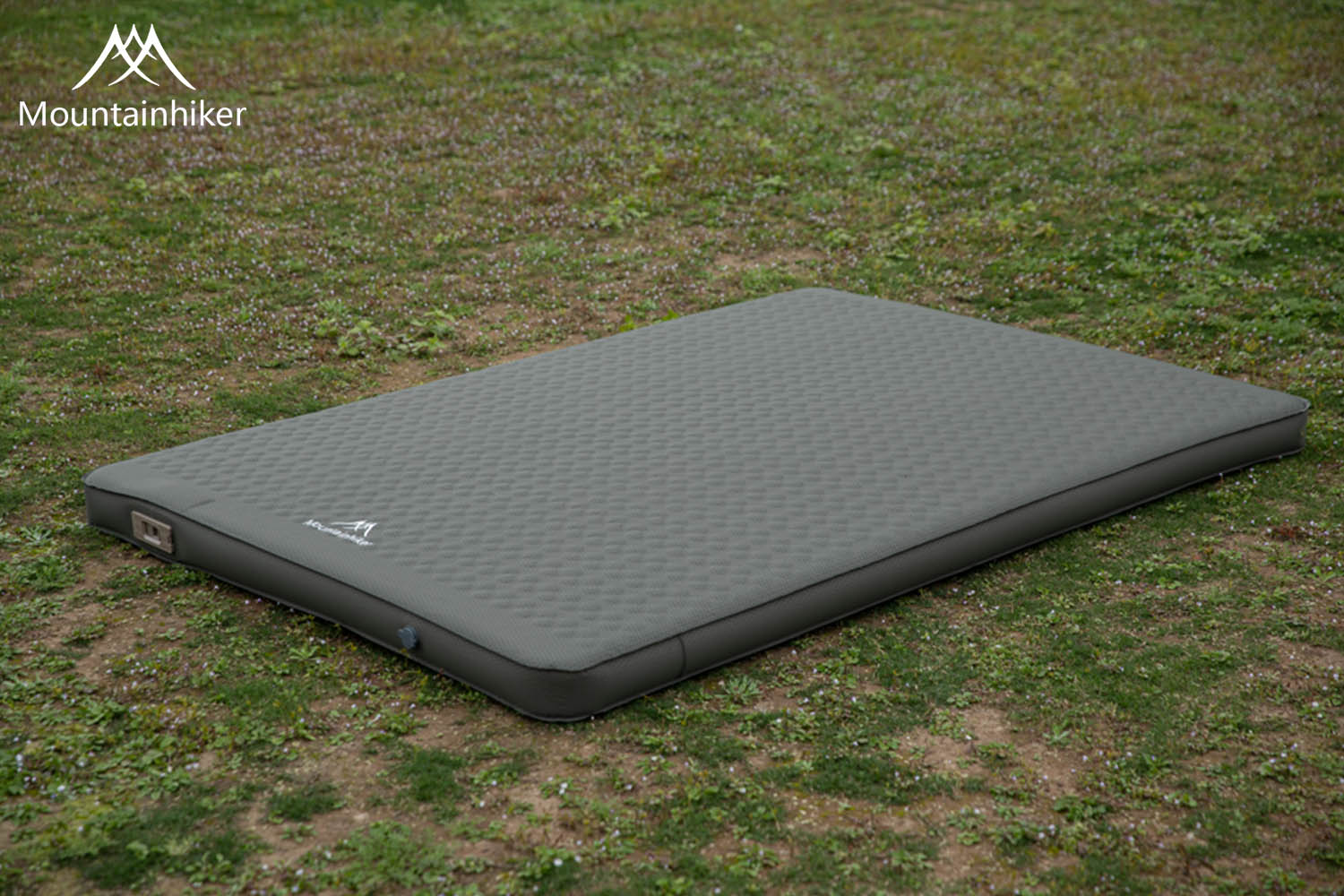 MOUNTAINHIKER Family camping built-in air pump inflatable 3D sponge ...