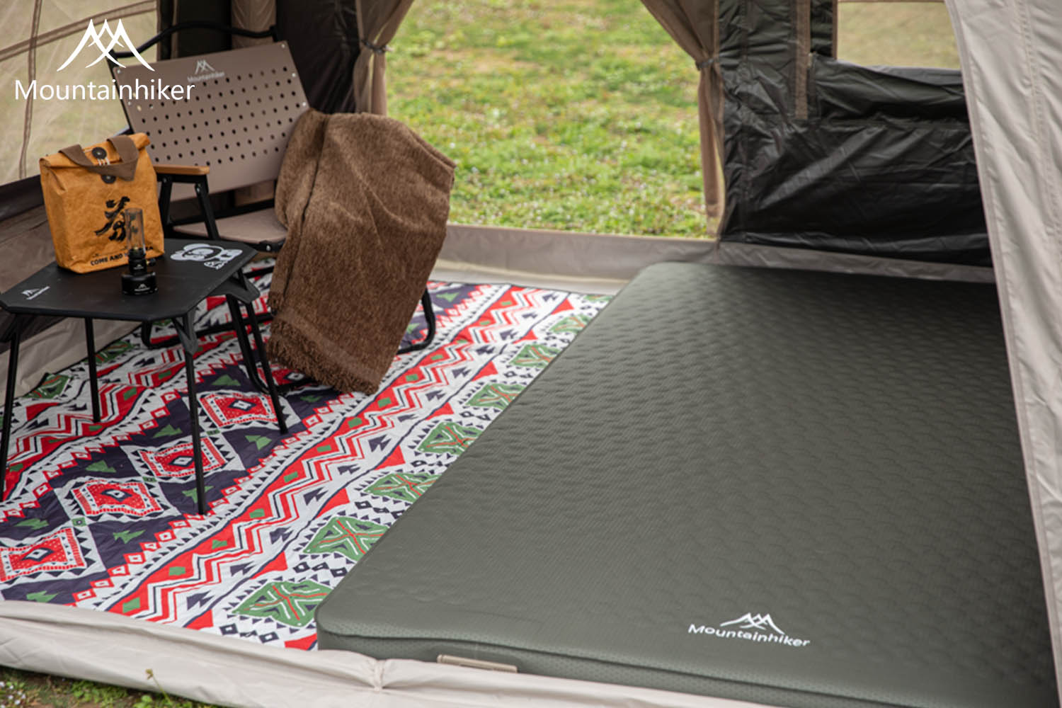 MOUNTAINHIKER Family camping built-in air pump inflatable 3D sponge ...