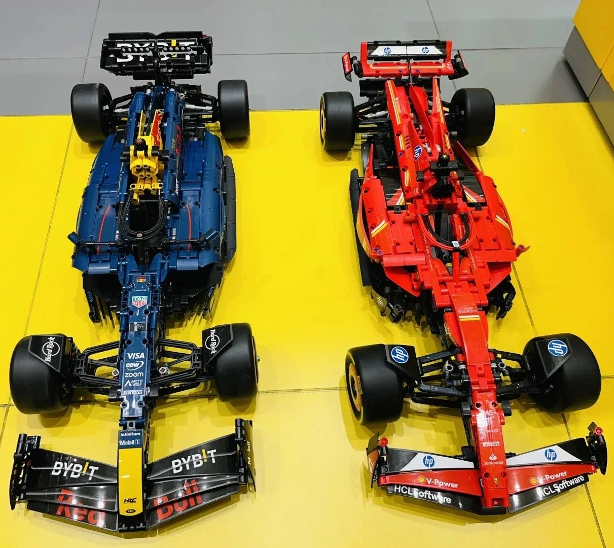 1361pcs Technical Mechanical Supercar 42206 42207 Red Blue Formula F1 ...