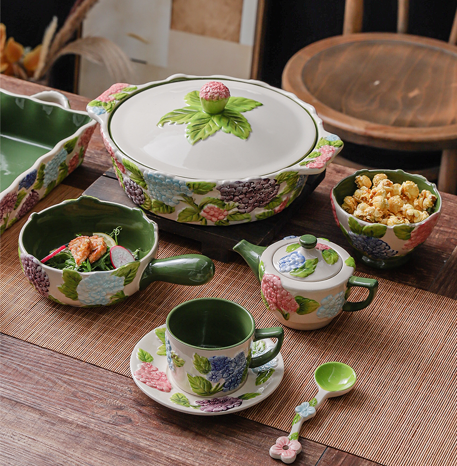"Underglaze ceramic dinnerware set/Piring keramik,kraf relief,corak ...
