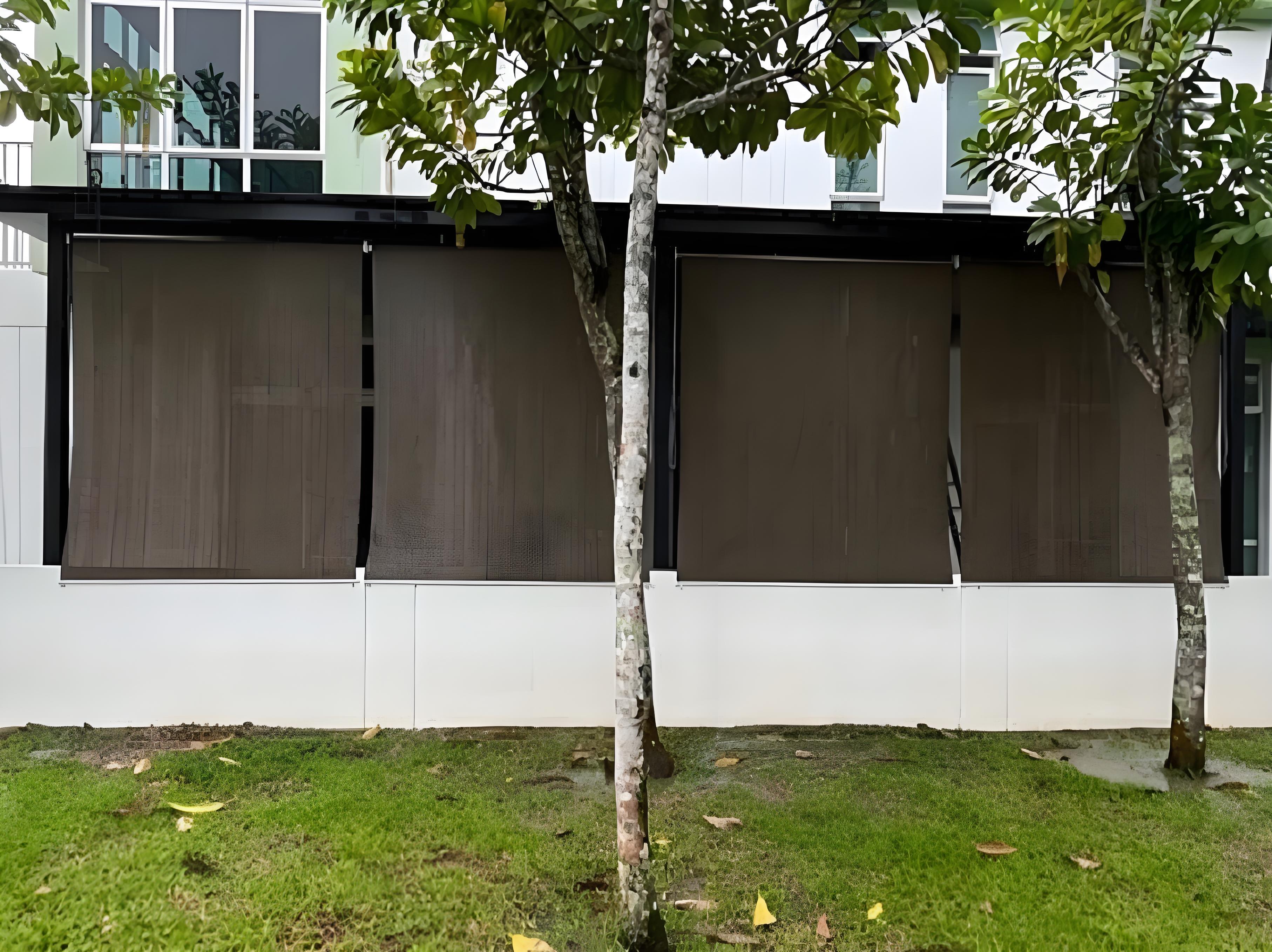 Curtains and roller blinds for shading, hand pulled lifting indoor and ...