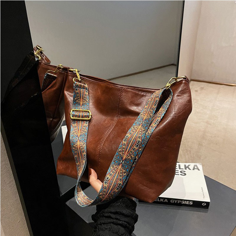 Crazy Bag Solid Color Retro Shoulder Bag New Style Large Capacity ...
