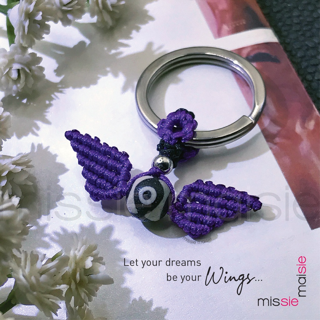 Handwoven / Macrame 3 Eyed Tiger Tooth Keychain / 三眼虎牙配珠 / Manik Dzi ...