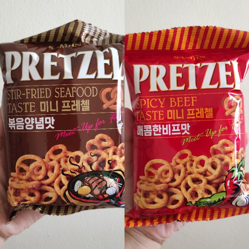 Korean Snack Samjin Pretzel Korea Spicy Beef, Stir Fried Seafood 85 gr ...