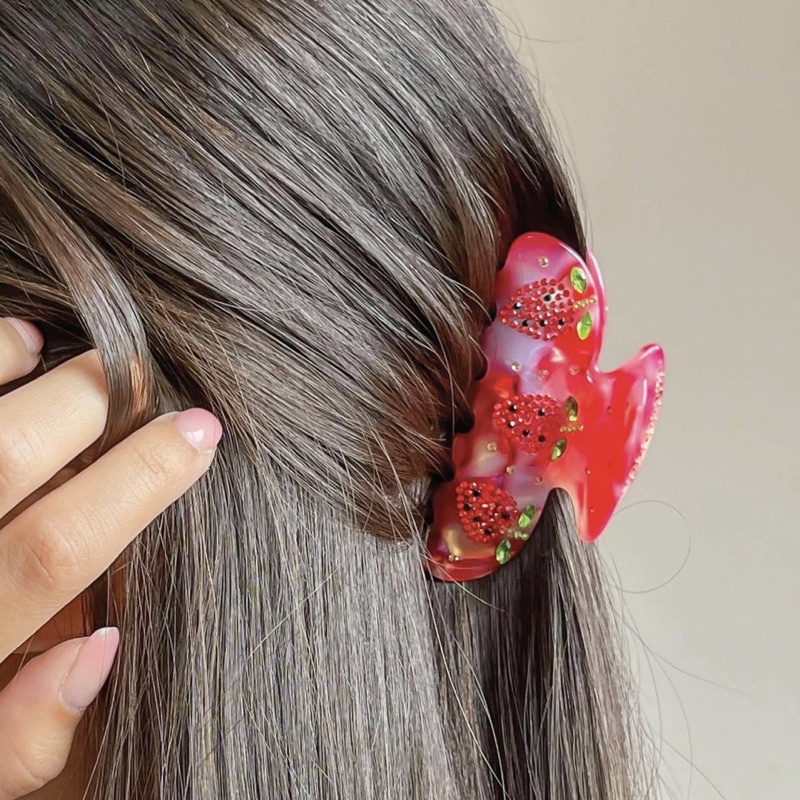 JNSTORE.TH | EMI JAY X GLOW RECIPE SWEETHEART CLAW CLIP IN STRAWBERRY ...