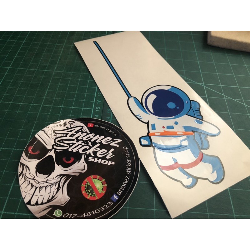 Sticker Astronaut Bergayut (plot sticker/cutting ) | Shopee Malaysia