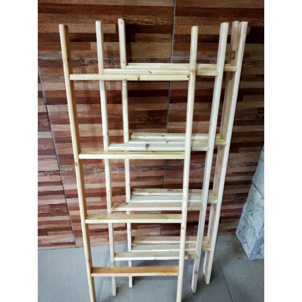 KAYU GANTUNGAN Ladder rack for prayer mats, prayer mat rack / Wooden ...