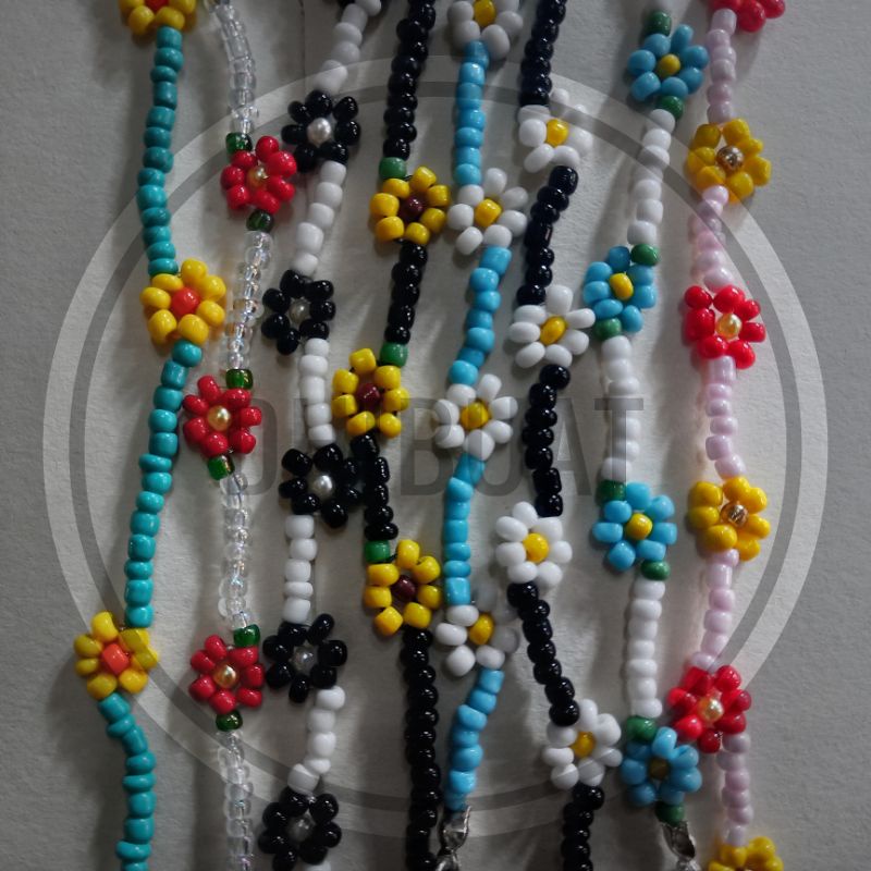 Various K-pop Idol Inspired Daisy Flower Bead Bracelet | Shopee Malaysia