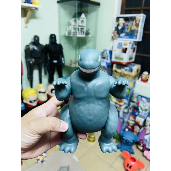 Crayon shin chan monster godzilla shirimarudashi ready stock | Shopee ...