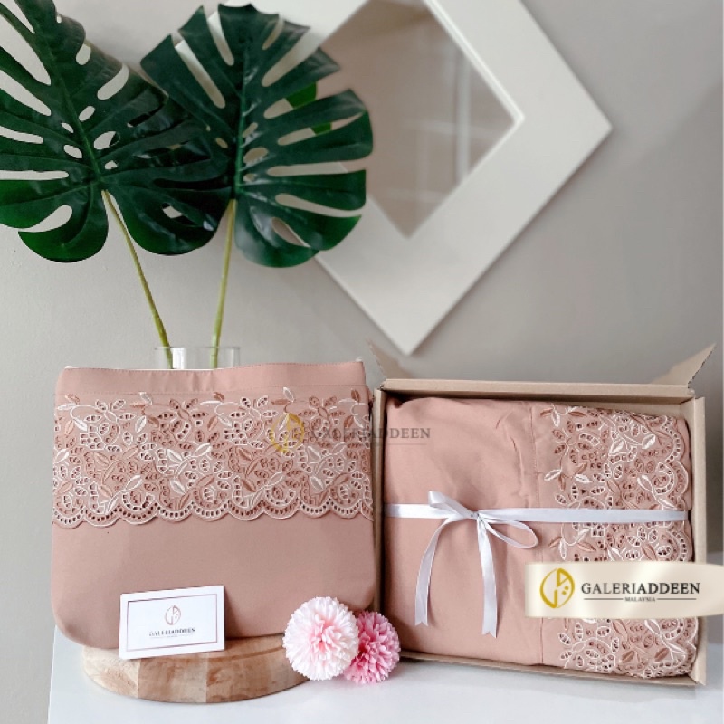 [🎁GIFT & HANTARAN] Telekung Lace Maryam + Bag by Galeri Addeen | Shopee ...