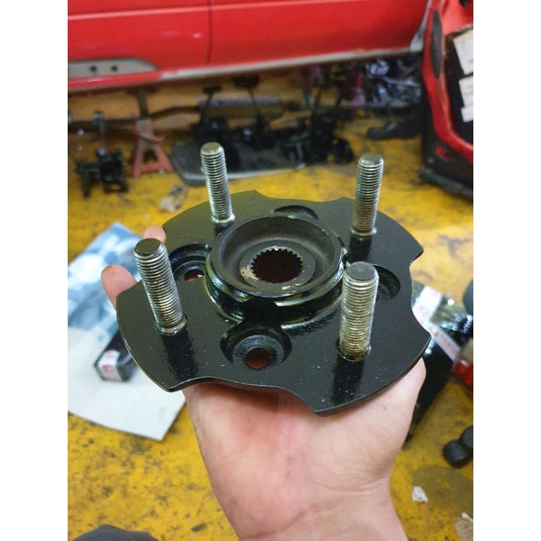 Hub kancil dengan skru panjang sesuai sesiapa yang pakai spacer perodua ...