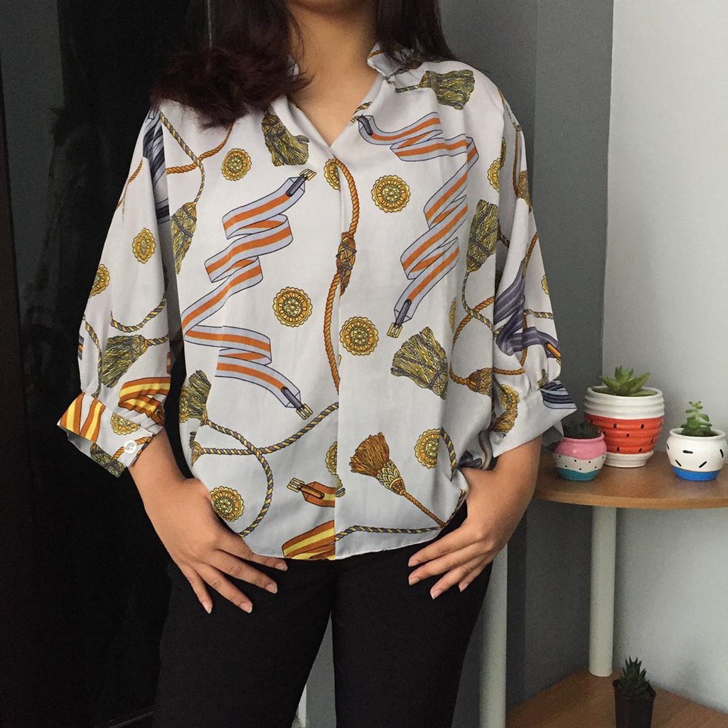 Blouse Preloved / Thrift White Blouse (S Fit To M) | Shopee Malaysia