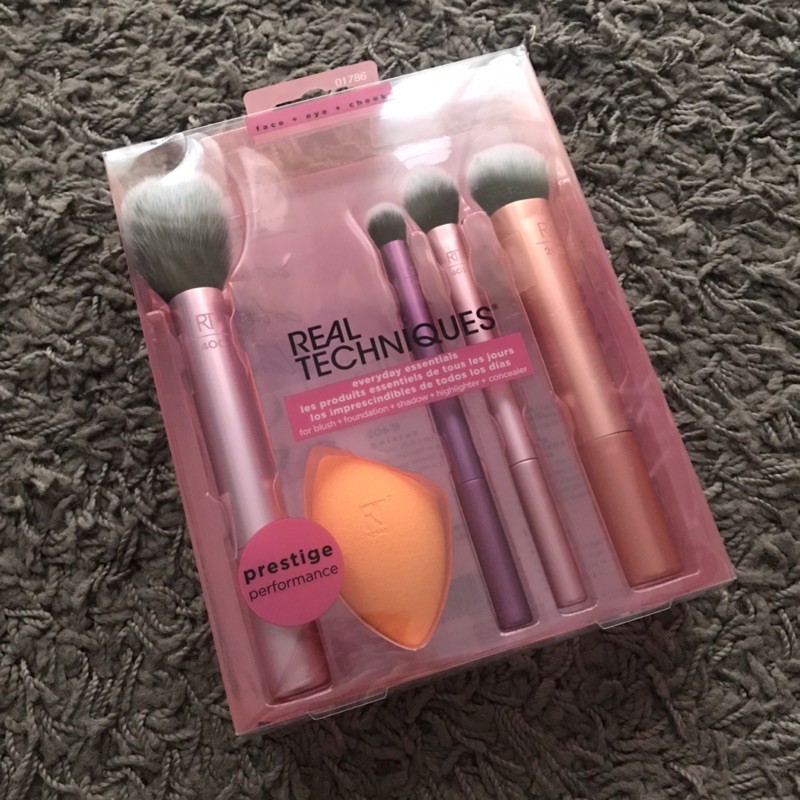 REAL TECHNIQUES Everyday Essentials Set | Shopee Malaysia