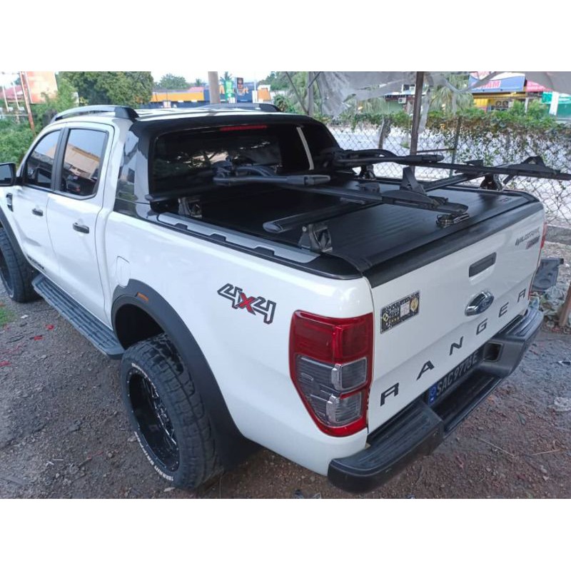 Neumann cross bar, roof carrier or roof rack on top of roller shutter ...