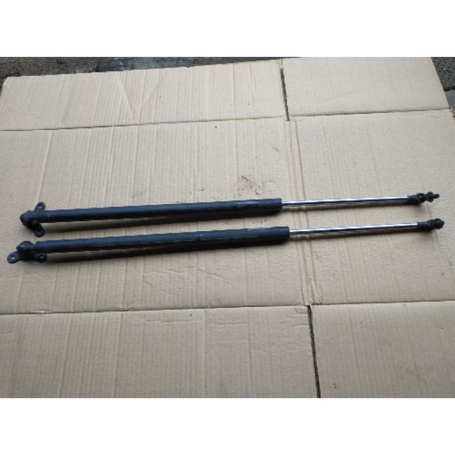 Rear trunk damper / absorber rear bonet honda stream RN1 RN3 RN5 ...
