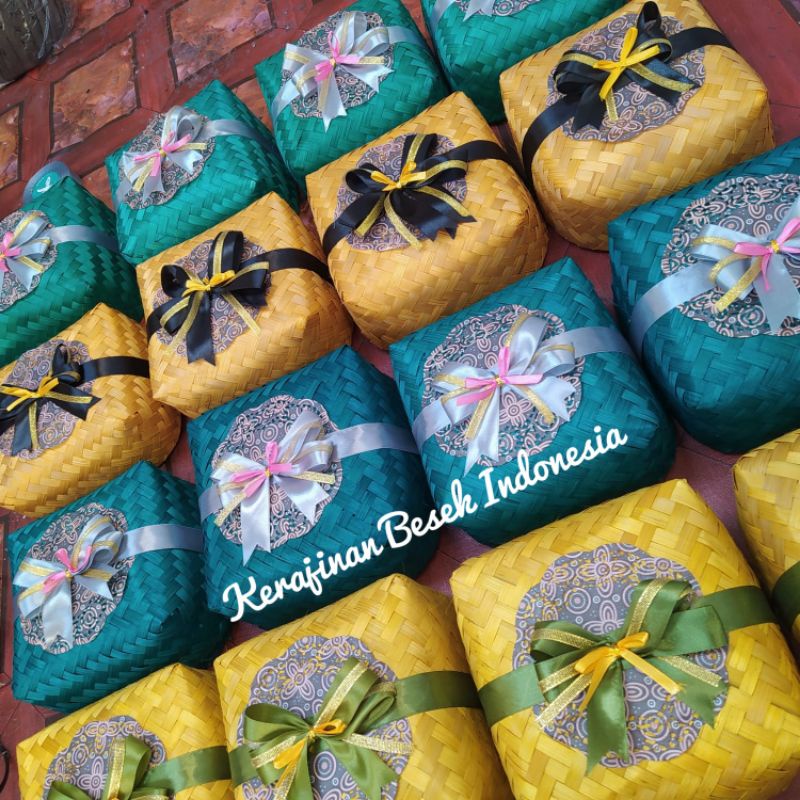 (PAIR OF BESEK 18X18 COLORS INCLUDING RIBBON) woven besek besek/ bamboo ...