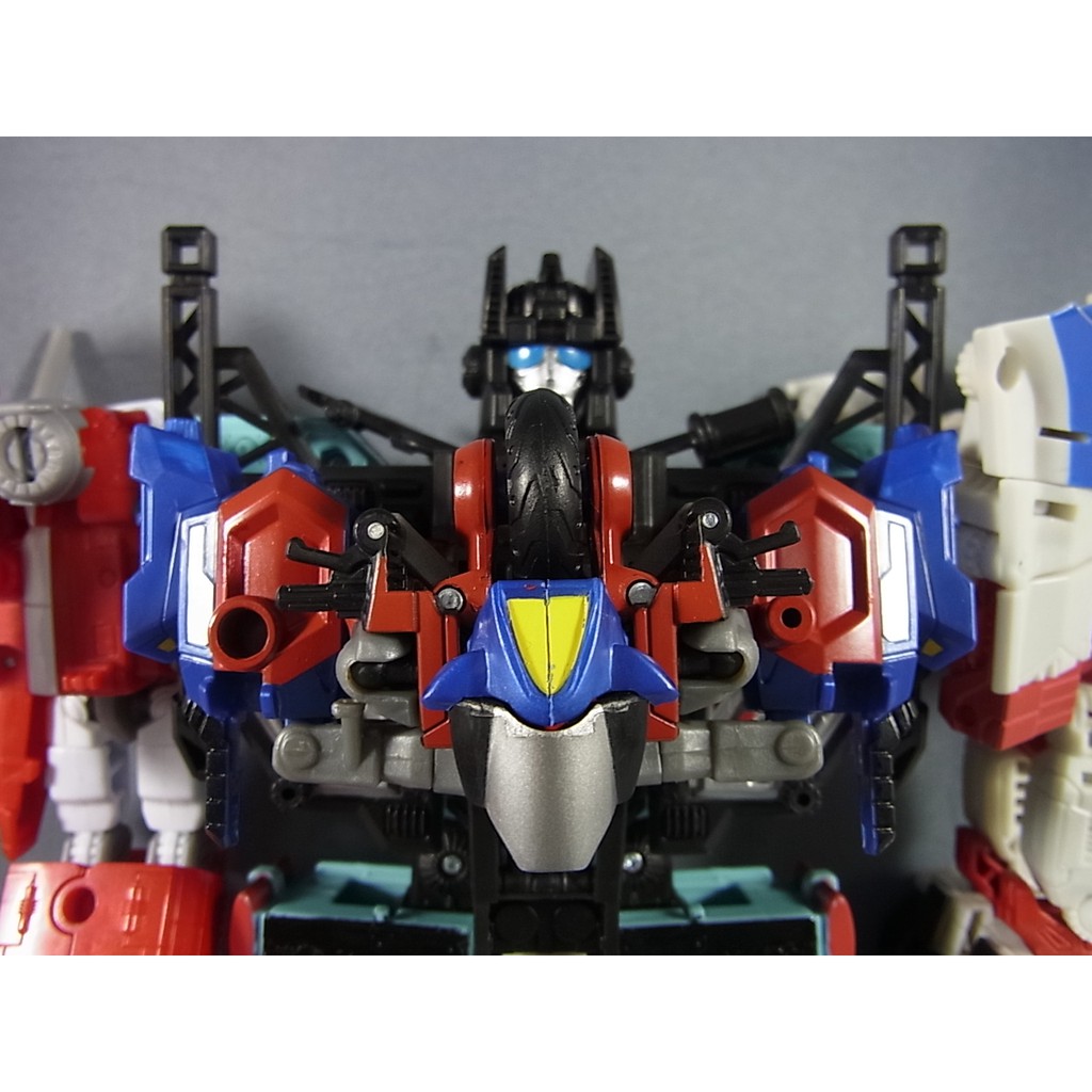 TAKARA TOMY Transformers Unite Warriors UW-03 Defensor + Exclusive Coin ...