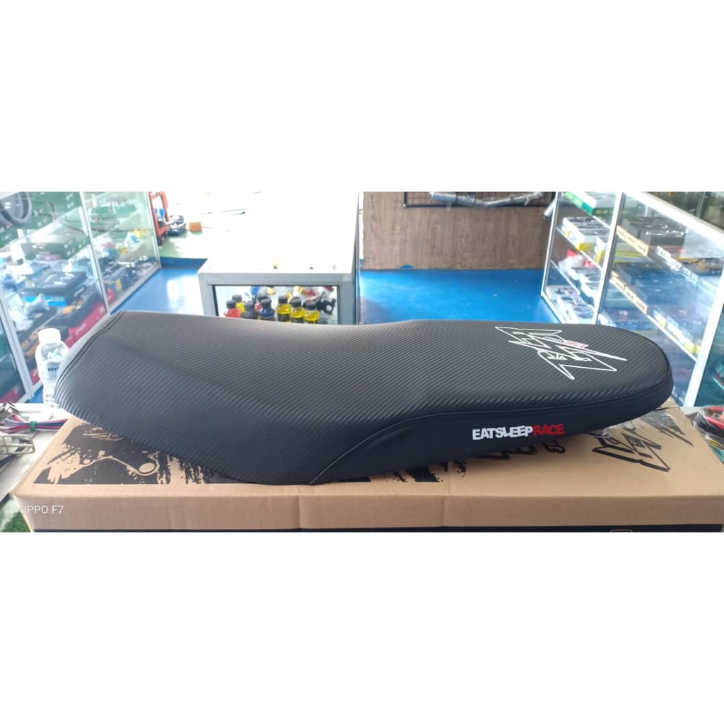 SEAT ESR CARBON CURVE WITH LOGO YAMAHA LC135 V1 NEW DESIGN LEMBUT DAN ...