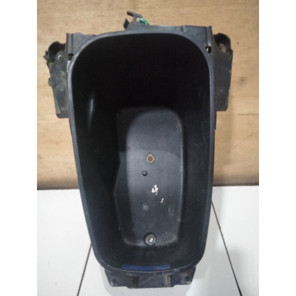 Luggage Box/Helmet Honda Beat 2018-2019 original. | Shopee Malaysia