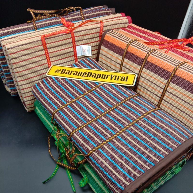 Tikar plastik lipat 3 size m tebal tikar picnic.. | Shopee Malaysia