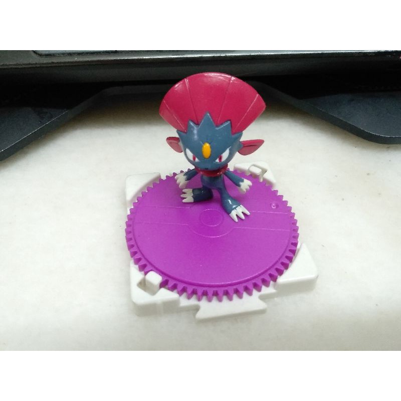 Pokemon Tomy Weavile Figure | Shopee Malaysia