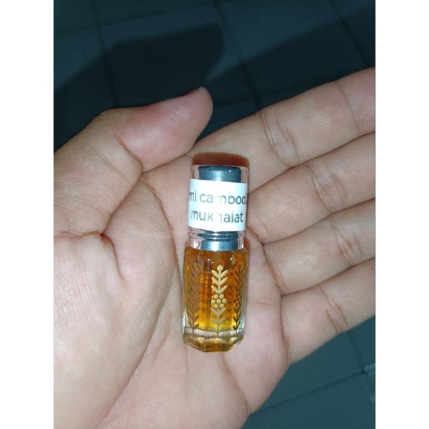 12ML MINYAK WANGI GAHARU OUD CAMBODIA MUKHALLAT ANFAR | Shopee Malaysia