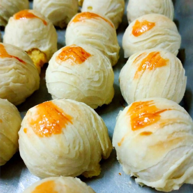 Original Old Salted Egg Spring Rolls Tightly Packed Thin Flour Bite ...