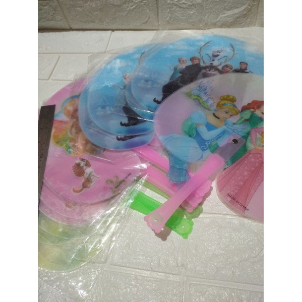 12pcs Character Picture Big Fan | Shopee Malaysia