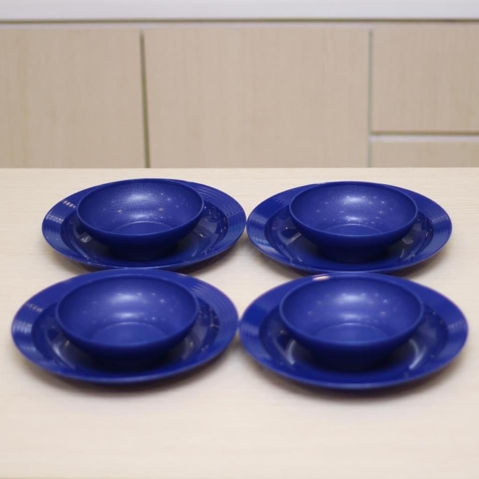 2 warna: Tupperware BLOSSOM Plates Royale Blue Plates 550ml Pinggan ...