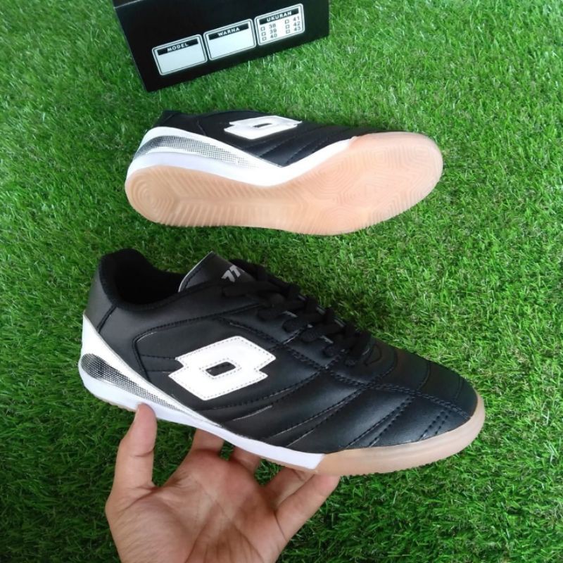 Lotto Futsal Shoes Made Of Synthetic Leather (Buy 2 Postage 1) | Shopee ...