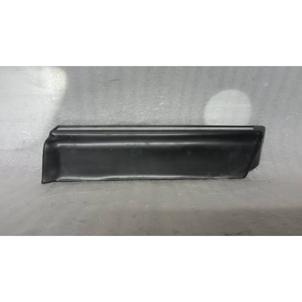 MERCEDES-BENZ W123 NEW MODEL FRONT FENDER LOWER MOULDING (ORIGINAL ...