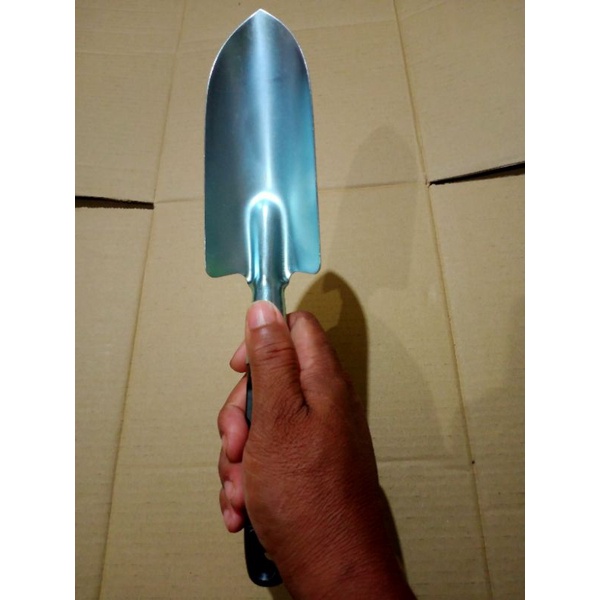 Sudip tanah kecil, scoop, skop tanah, senduk tanah. | Shopee Malaysia
