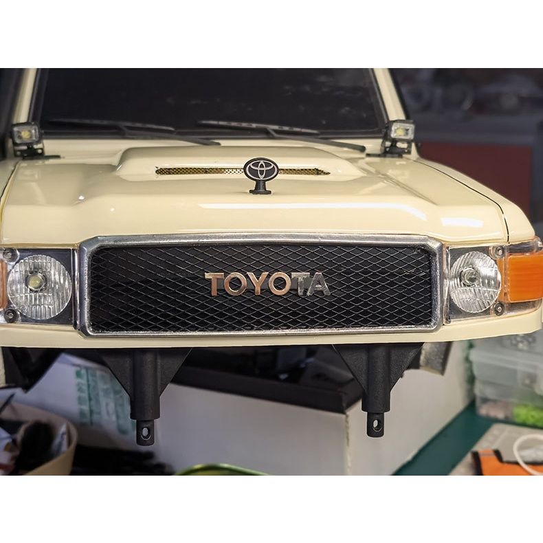 Metal Toyota Logo Sticker rock crawler climbing car for 1/10 RC RGT ...