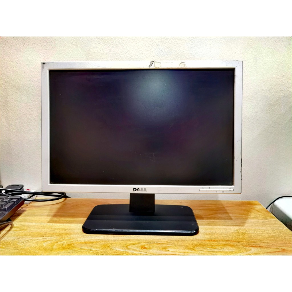 Monitor DELL SE198WFP - LCD Widescreen - 19"inch screen It's a little ...
