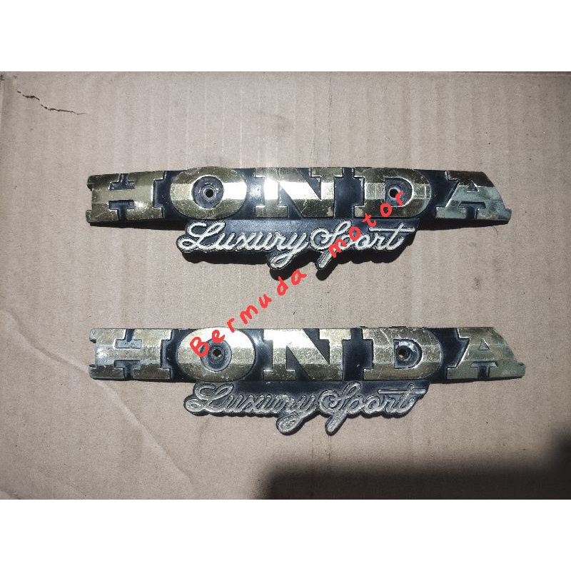 Original gl max pro platinum tank Emblem removed from motorbike right ...