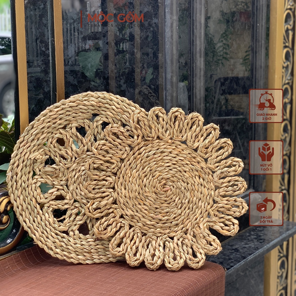 Hand-woven circular mats and mats with diverse patterns, flower vase ...