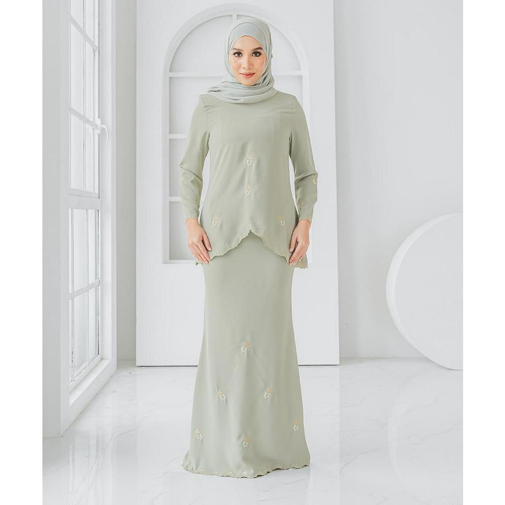 Daisy Kurung in Sage Green | Shopee Malaysia
