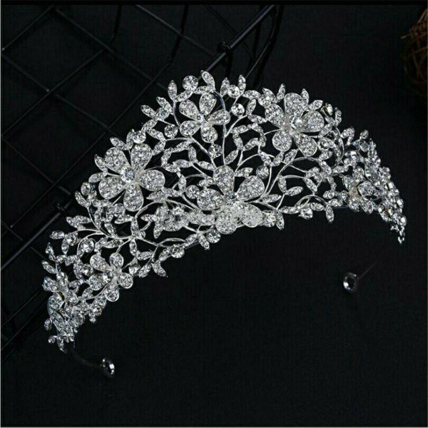 The Wedding Crown Bride with Diamonds Around Flowers Looks Luxury ...