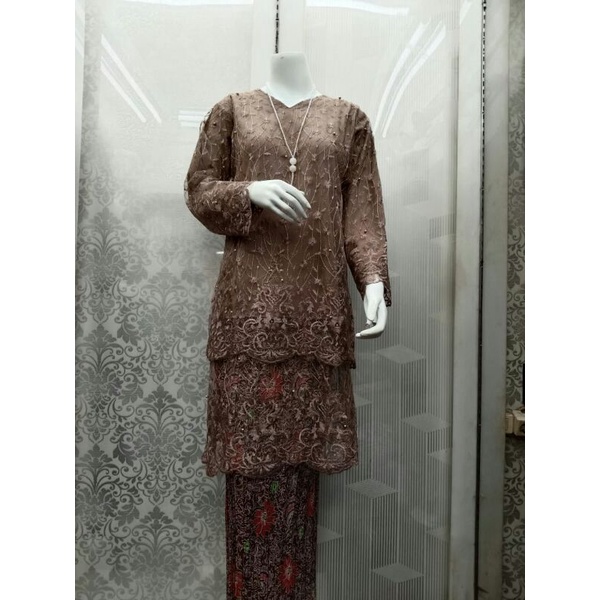 Brocade tile kebaya/modern kebaya/party kebaya/graduation kebaya/luxury ...