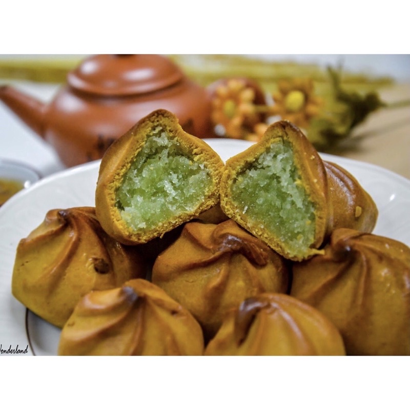 🔥著名椰丝公仔饼 新鲜现货 中秋月饼 Lau Zi Ho Mini Mooncake, Pandan Coconut | Shopee ...