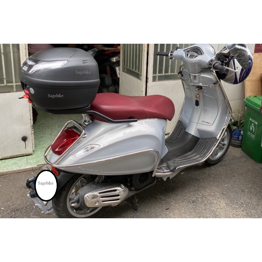 Vespa Primavera trunk, Givi E260NX trunk and SR bag installed for ...