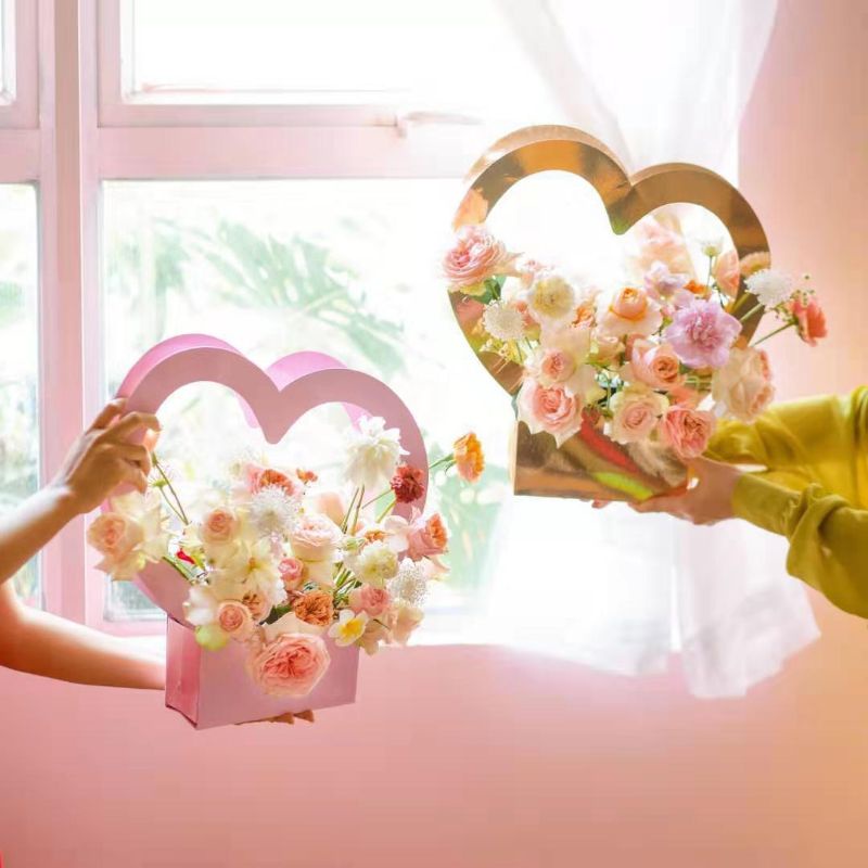 love shape hand carry flower box 手提心形花盒#kotakbunga #kotakhadiah ...