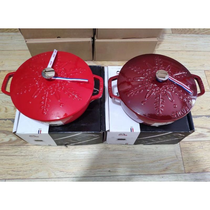 STAUB SNOWFLAKES DESIGN 24cm | Shopee Malaysia