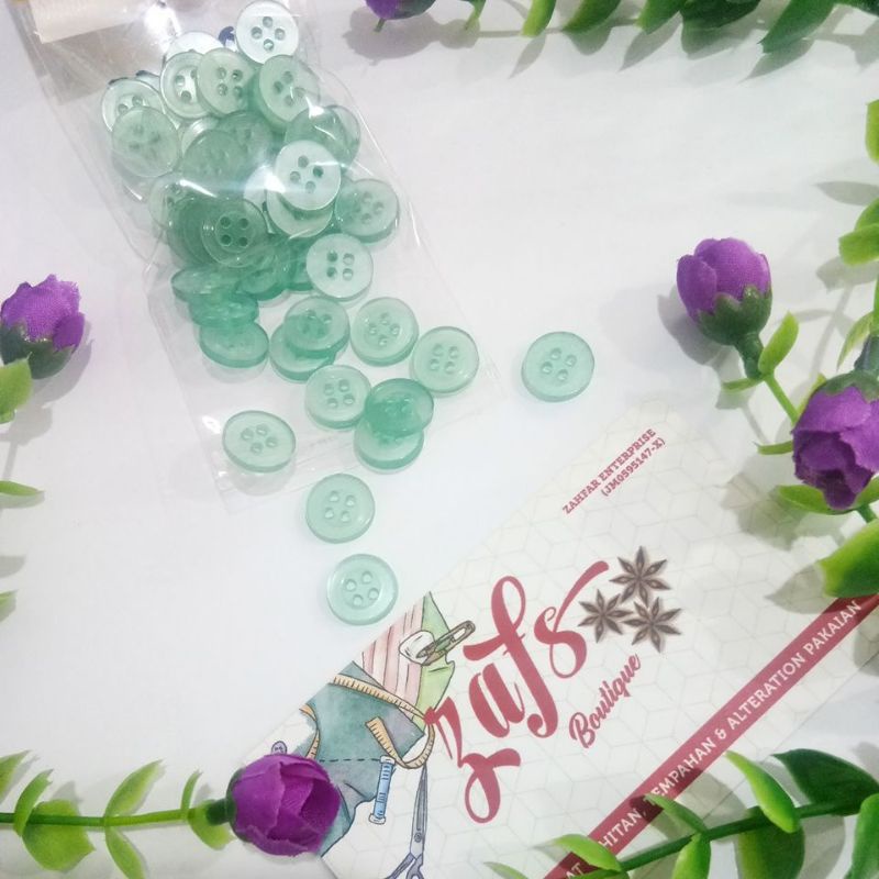 Butang Kemeja 50 pcs/ Butang 1cm/Butang 4 lubang | Shopee Malaysia