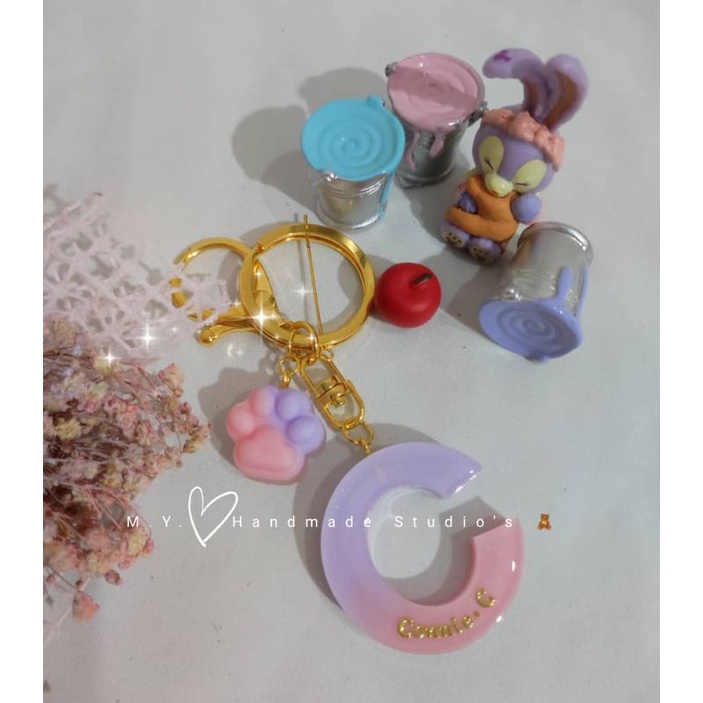 Alphabets Resin Keychain with name /Keychain huruf(A-Z, 0-9) | Shopee ...